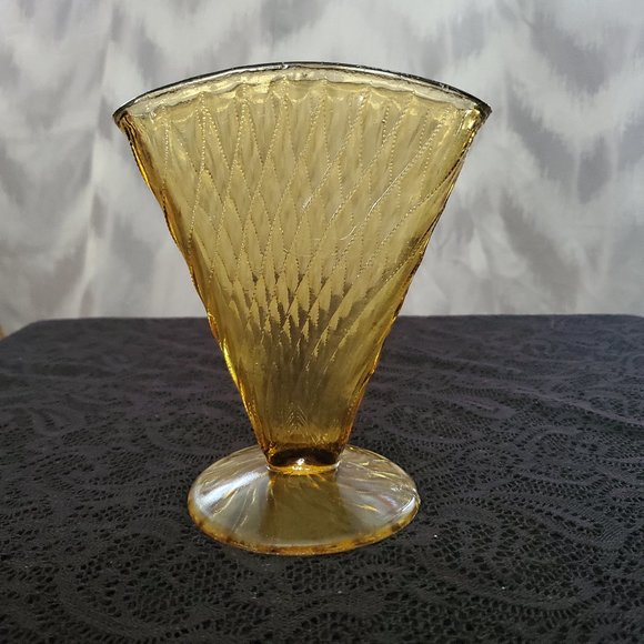 Le Smith | Accents | Vintage Le Smith Romanesque Amber Glass Fan Vase ...